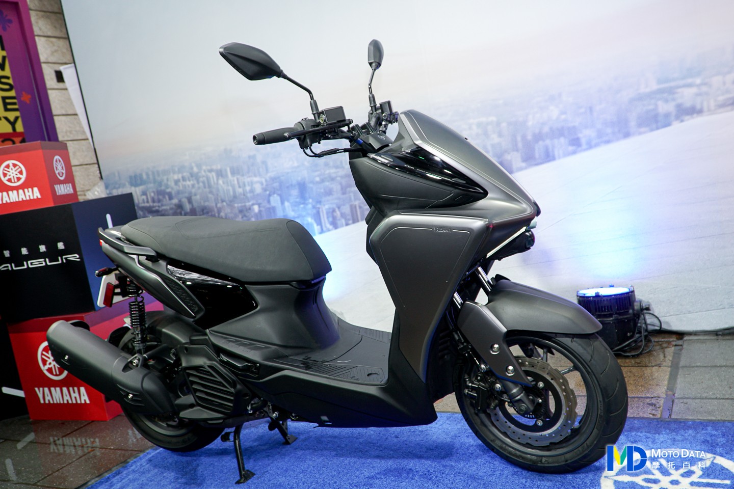 【現場採訪】智慧旅跑 YAMAHA AUGUR 155 發表！售價 NT$ 118,000，標配 TCS、ABS 還有可以導航的全彩儀錶板！ – MOTODATA 摩托百科