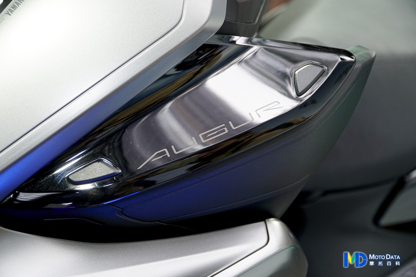 【現場採訪】智慧旅跑 YAMAHA AUGUR 155 發表！售價 NT$ 118,000，標配 TCS、ABS 還有可以導航的全彩儀錶板！ – MOTODATA 摩托百科