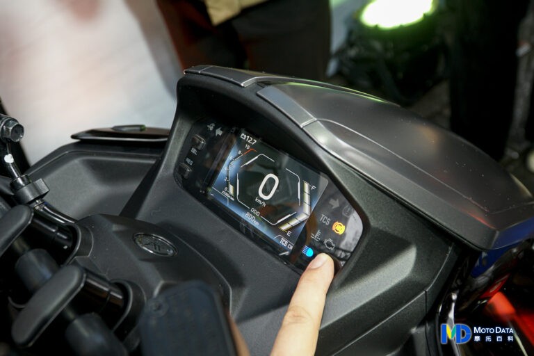 【現場採訪】智慧旅跑 YAMAHA AUGUR 155 發表！售價 NT$ 118,000，標配 TCS、ABS 還有可以導航的全彩儀錶板！ – MOTODATA 摩托百科