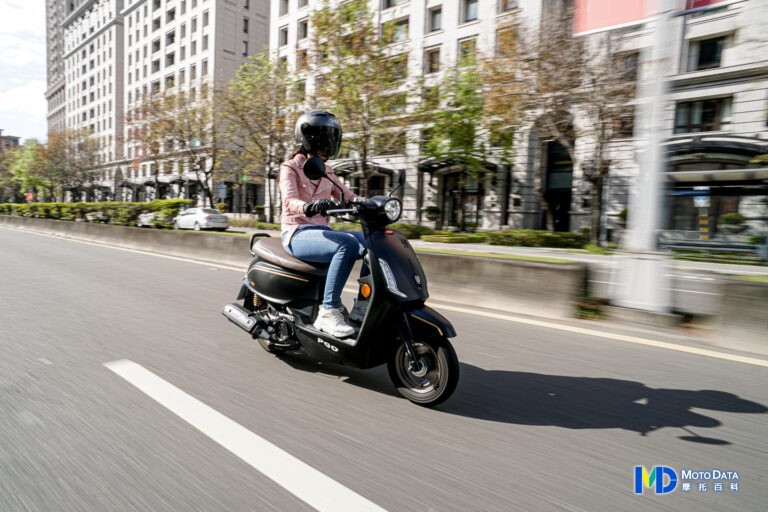 配備 Keyless 更實用 PGO Spring 125 B&W 特仕版都會體驗試駕 – MOTODATA 摩托百科