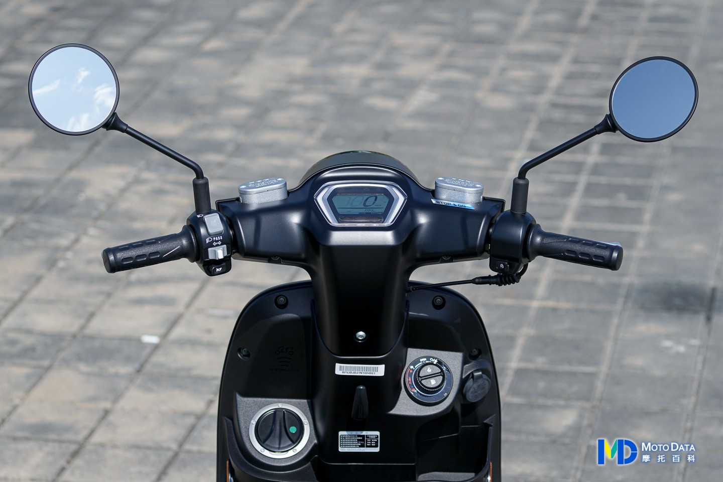 配備 Keyless 更實用 PGO Spring 125 B&W 特仕版都會體驗試駕 – MOTODATA 摩托百科