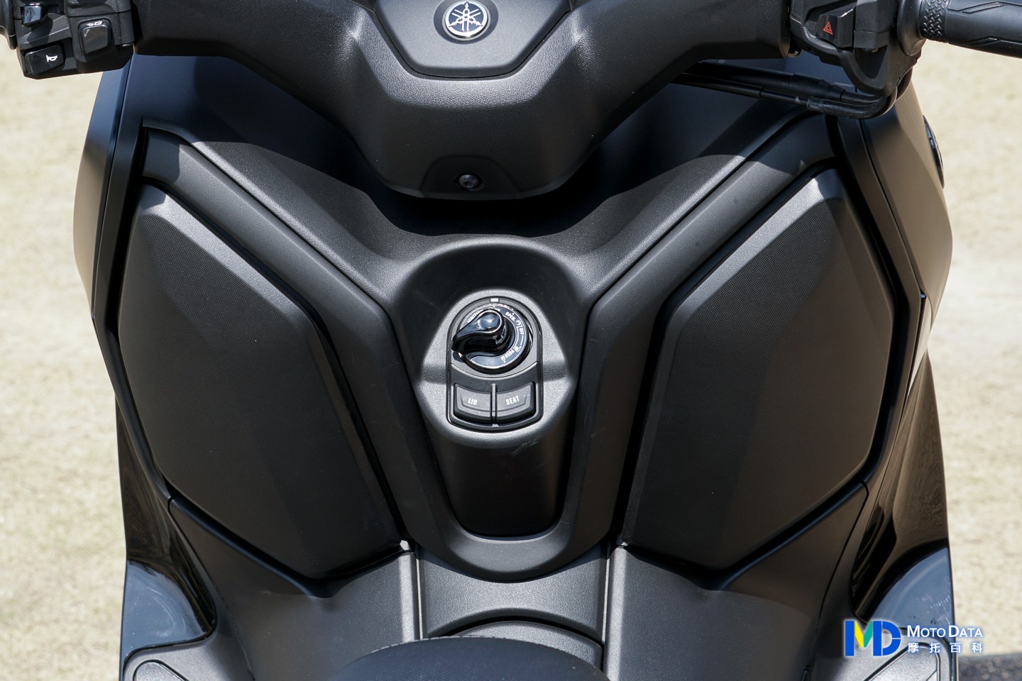 內建導航終生免費 依然大肚量的 2023 YAMAHA XMAX 300 道路試駕 – MOTODATA 摩托百科