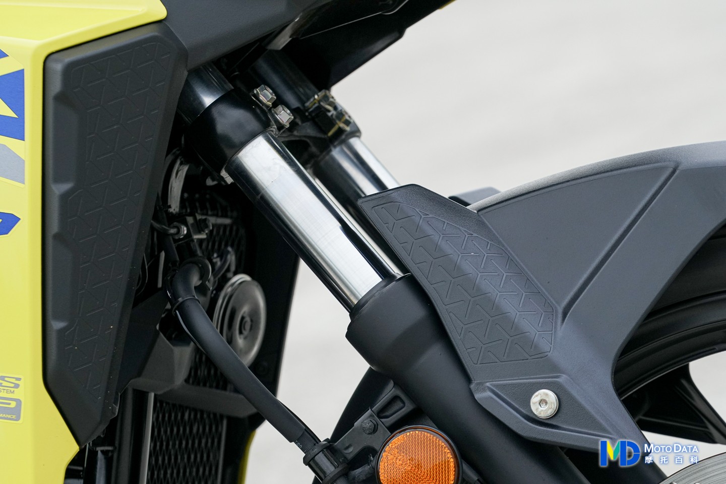 2023-SUZUK-VSTROM250SX-059 – MOTODATA 摩托百科