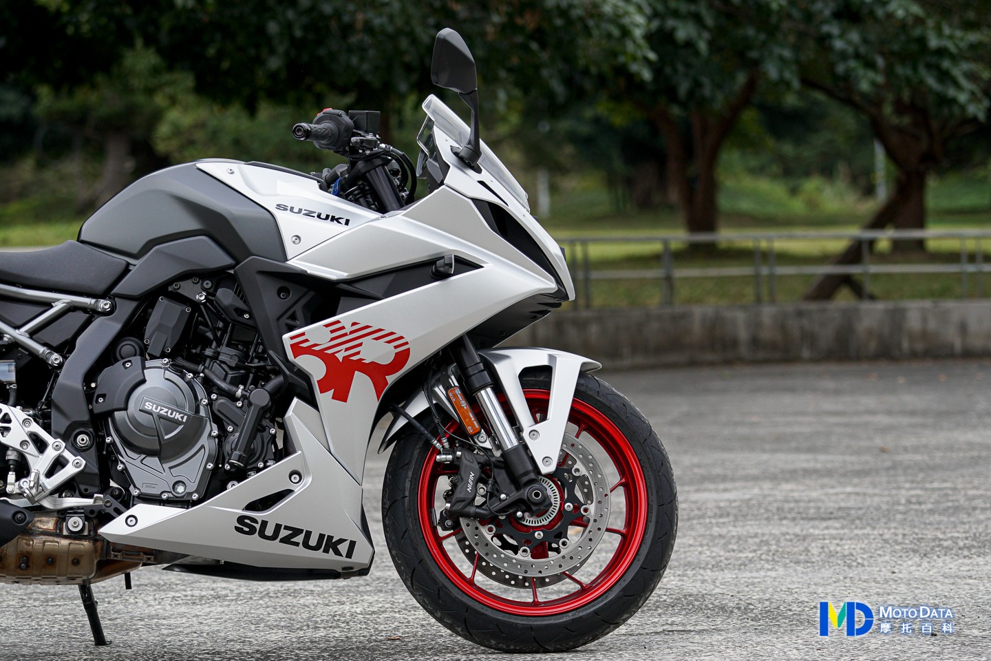 電控滿載的日本二刀斬 SUZUKI GSX-8R 公路試駕 – MOTODATA 摩托百科