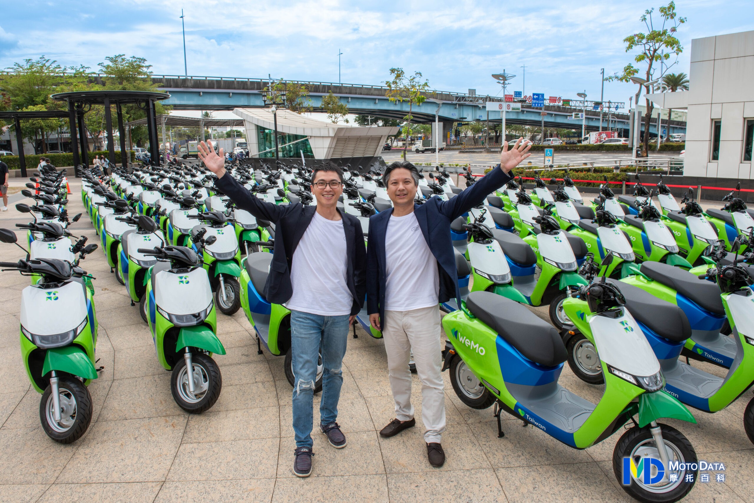 創辦人暨副董事長Jeffrey(圖右)及執行長 Davidd 與 WeMo Fly合照 – MOTODATA 摩托百科