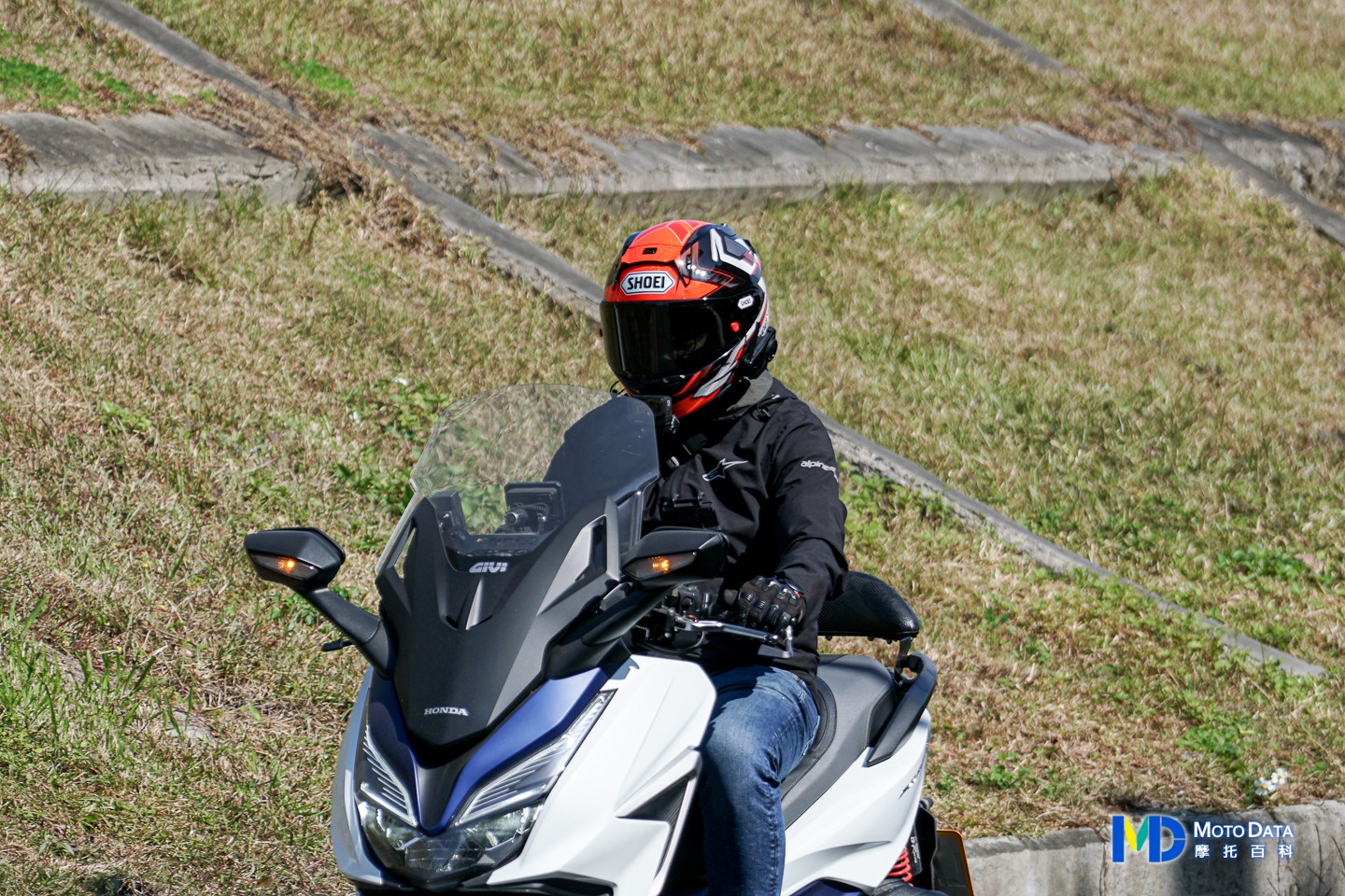 2025-SENA-60S-085 – MOTODATA 摩托百科