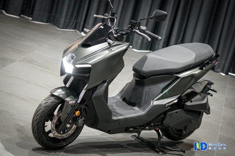 【實車採訪】VA 面板儀錶配上新世代引擎！2025 SYM MMBCU 小改款正式發表！ – MOTODATA 摩托百科