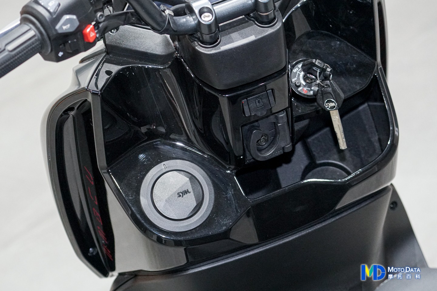 【實車採訪】VA 面板儀錶配上新世代引擎！2025 SYM MMBCU 小改款正式發表！ – MOTODATA 摩托百科