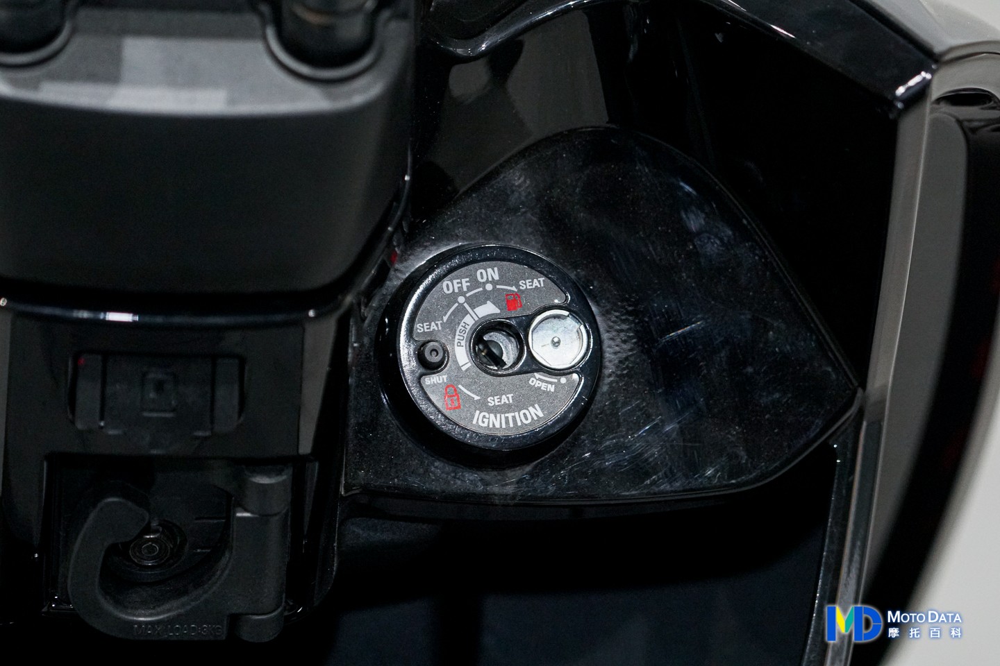 【實車採訪】VA 面板儀錶配上新世代引擎！2025 SYM MMBCU 小改款正式發表！ – MOTODATA 摩托百科