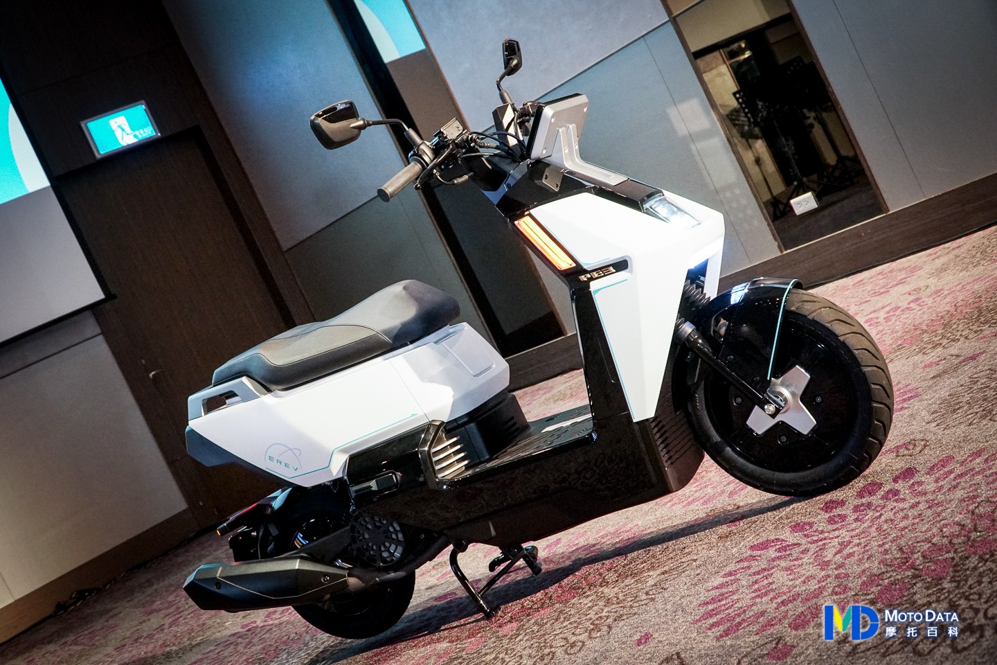 【現場採訪】三公升汽油可以跑 325 公里的 EREV 增程式電動車！SYM 三陽 PE3 技術簡報與工程概念實車欣賞！ – MOTODATA 摩托百科