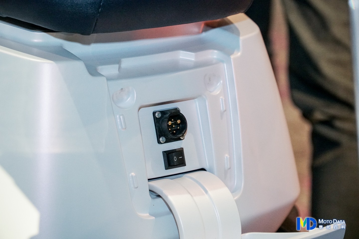 【現場採訪】三公升汽油可以跑 325 公里的 EREV 增程式電動車！SYM 三陽 PE3 技術簡報與工程概念實車欣賞！ – MOTODATA ...